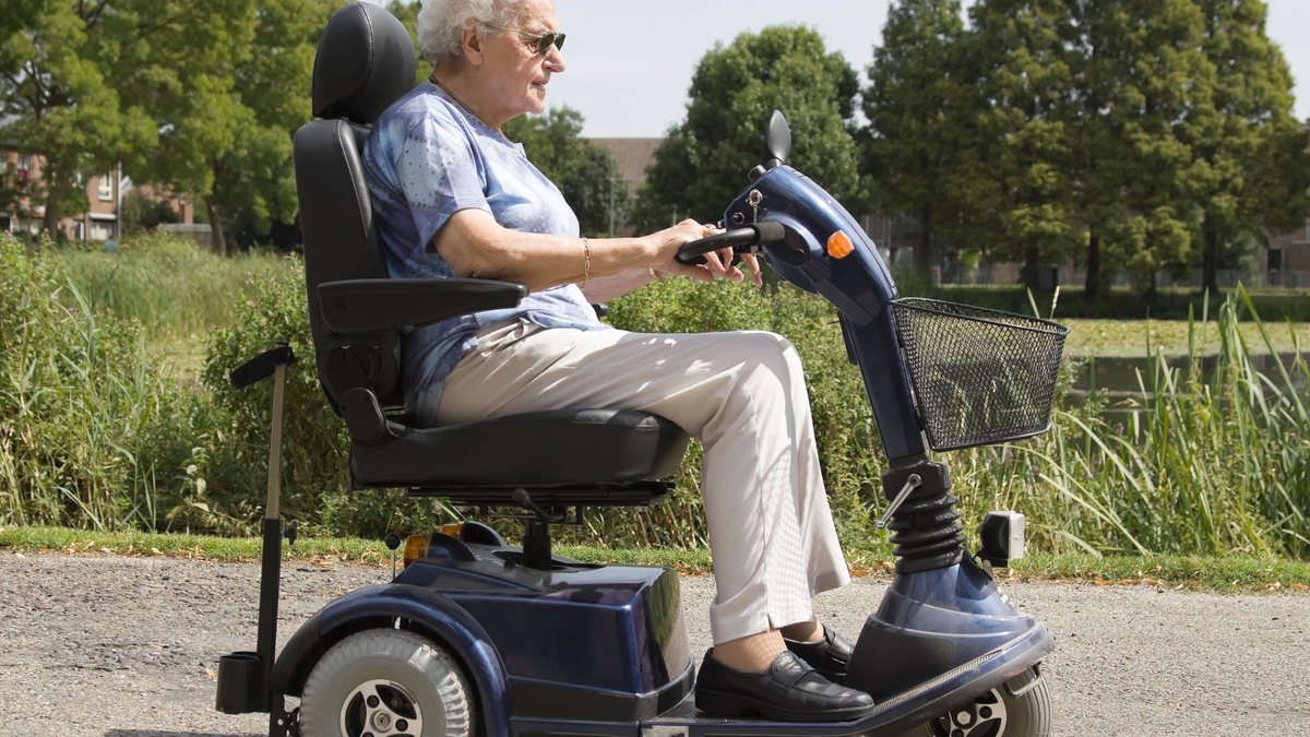 ¿Cuánto cuesta una scooter eléctrica en España? — Senior Market